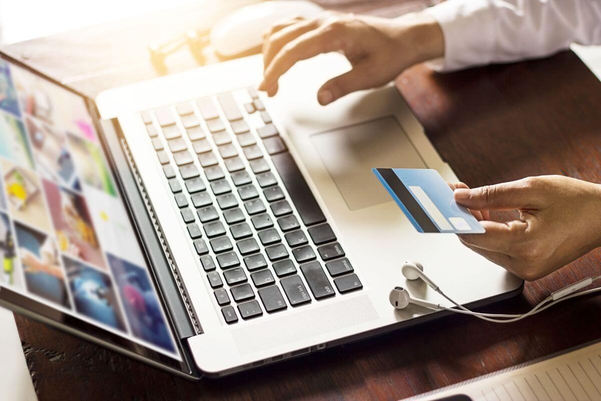 Omnichannel Shopping: Creating a Seamless Customer Journey